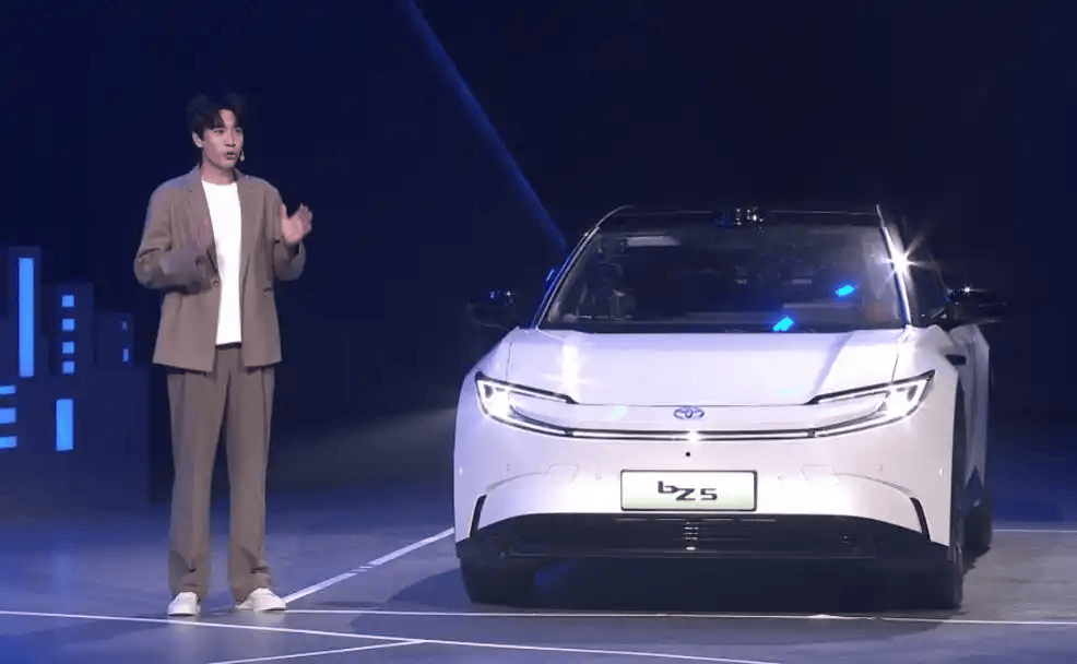 一汽丰田bZ5开启预售：13万级纯电轿跑SUV搅动市场，智能化与性价比成亮点_搜狐汽车_搜狐网