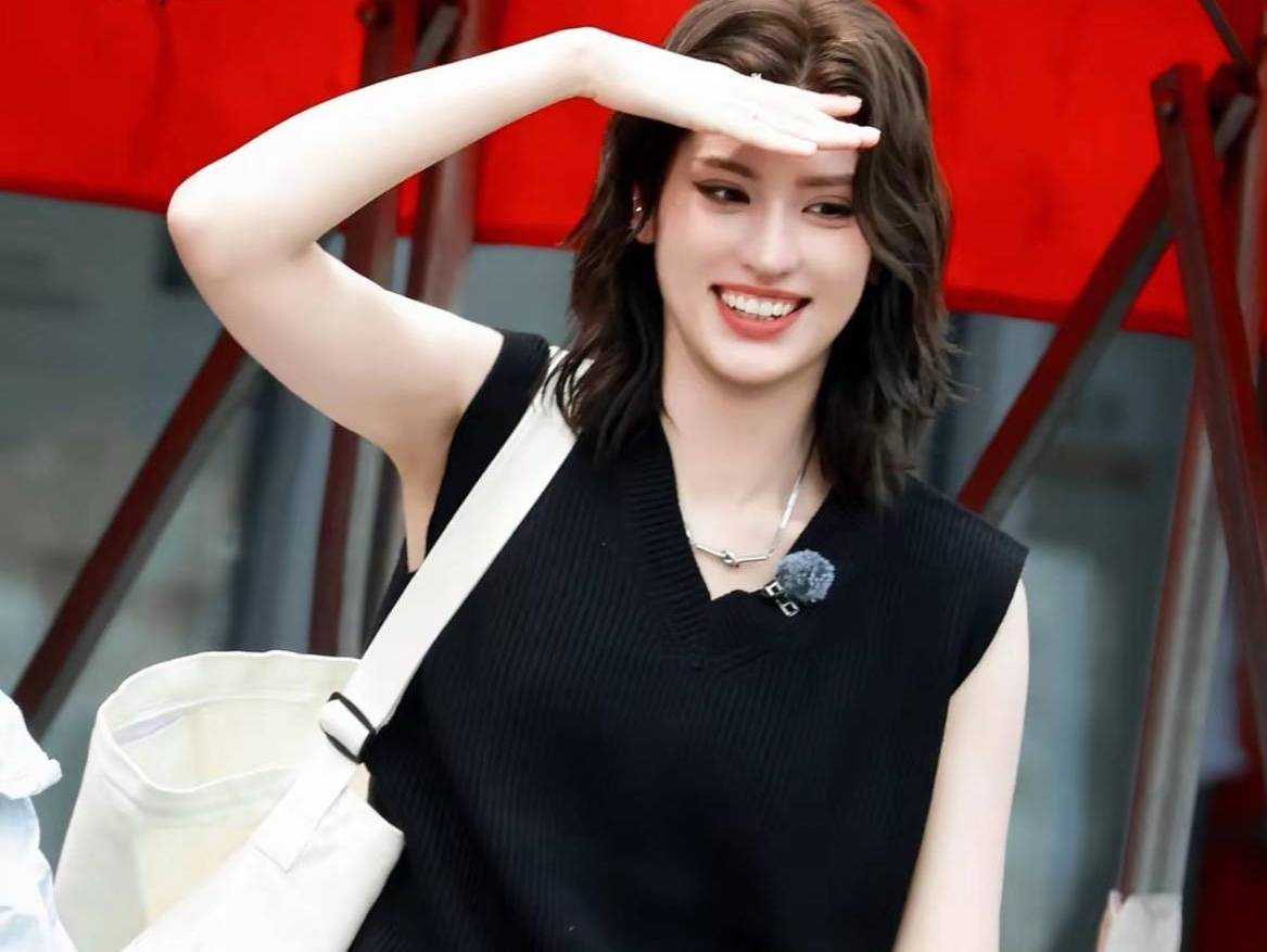 超模卡琳娜：188cm的惊艳，行走的时尚焦点！_身高_魅力_气质