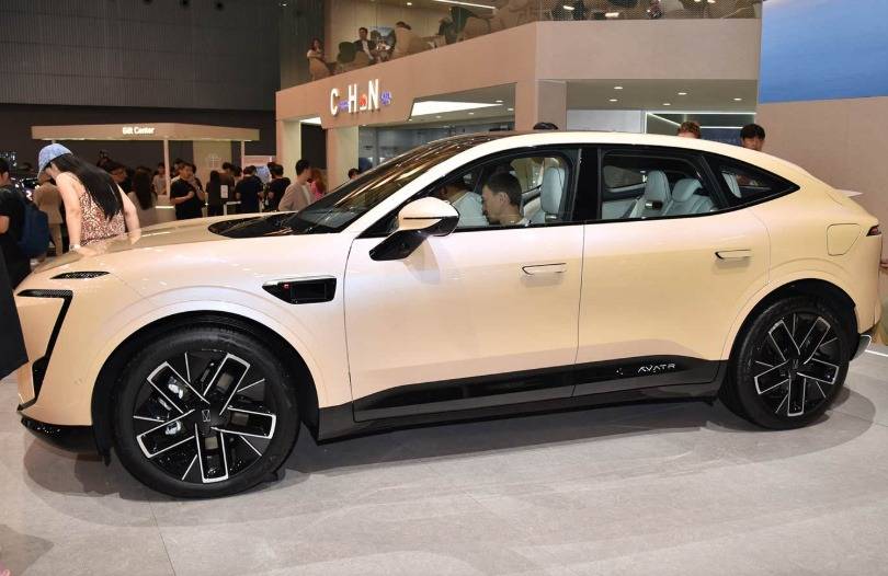 30万级华系SUV之争！阿维塔11对比智界R7谁更值？_搜狐汽车_搜狐网