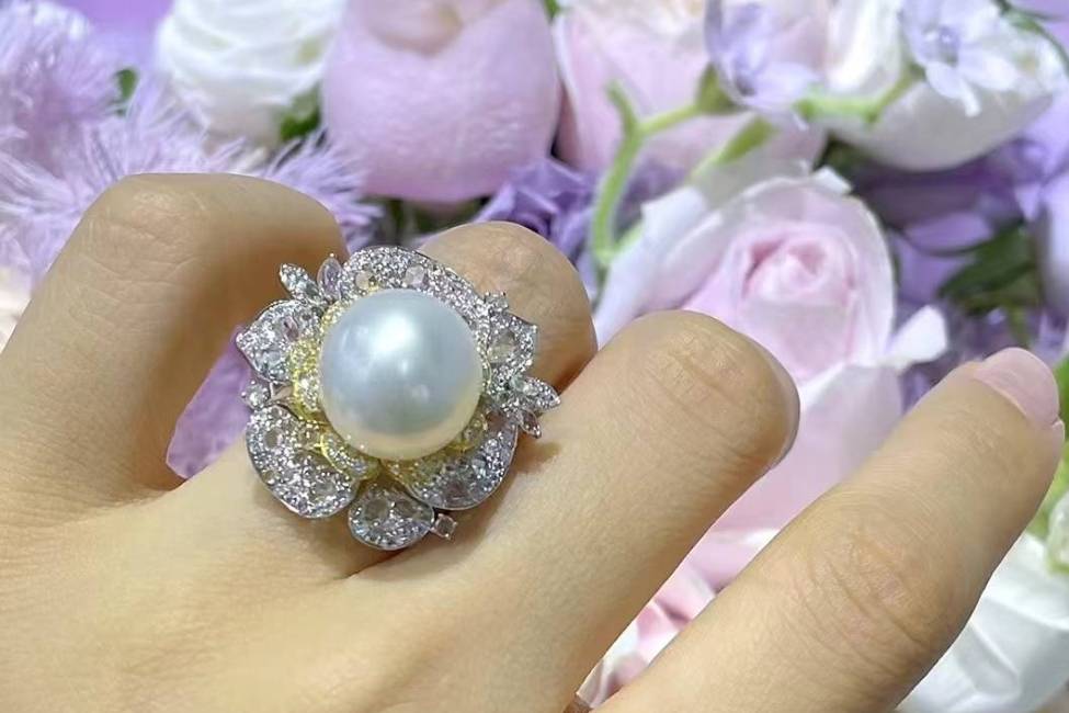 NEW，澳白富贵花，12-13mm完美澳白，18k双色金，钻石0.19ct 白蓝宝2.16ct，吊坠 戒指两用
