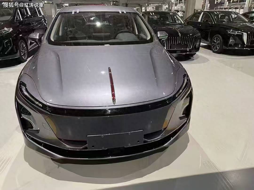 2025款红旗E-QM5实车现身，前脸变化大，换电子怀挡，动力调整_搜狐汽车_搜狐网