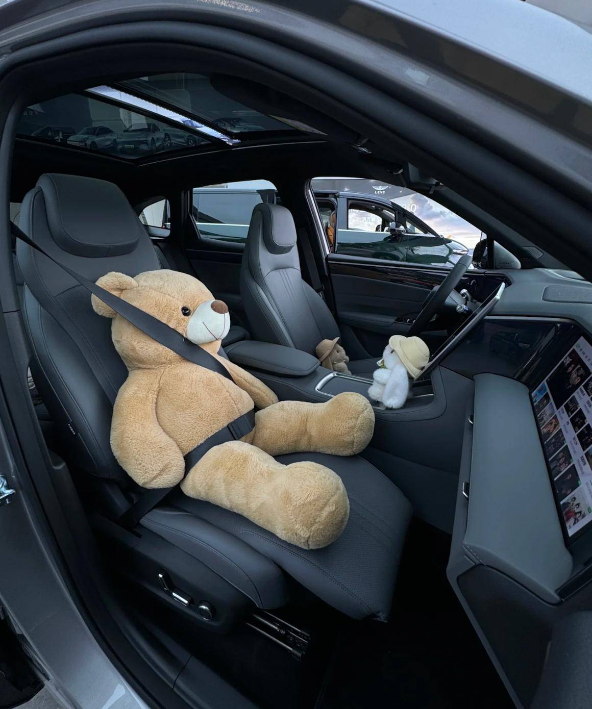 年轻人的第一台混动SUV？9.98万的银河L7 EM-i要革了燃油车的命！_搜狐汽车_搜狐网