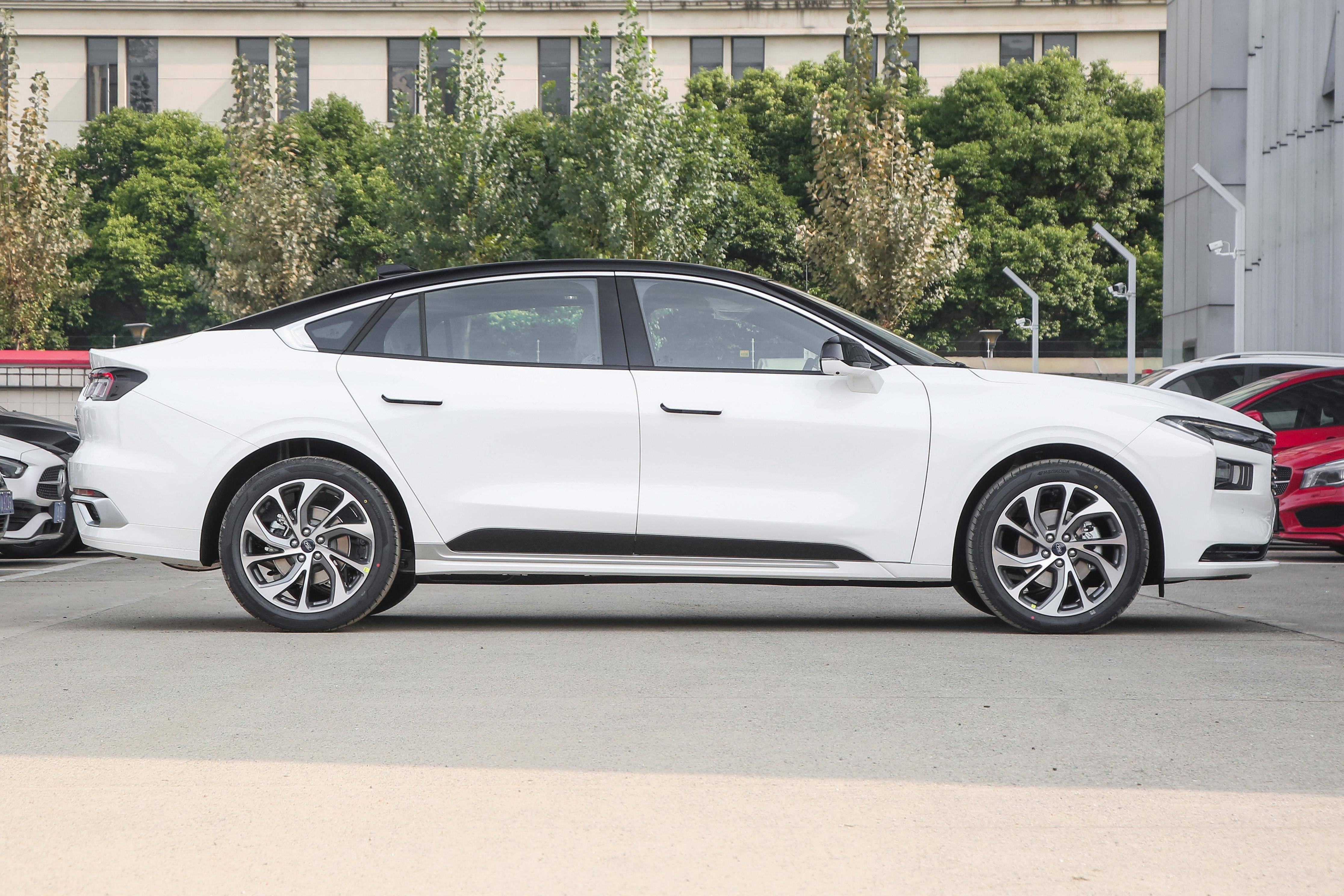 福特也“扛不住”了！跌至12.48万起！254马力+8AT，性价比确实高_搜狐汽车_搜狐网