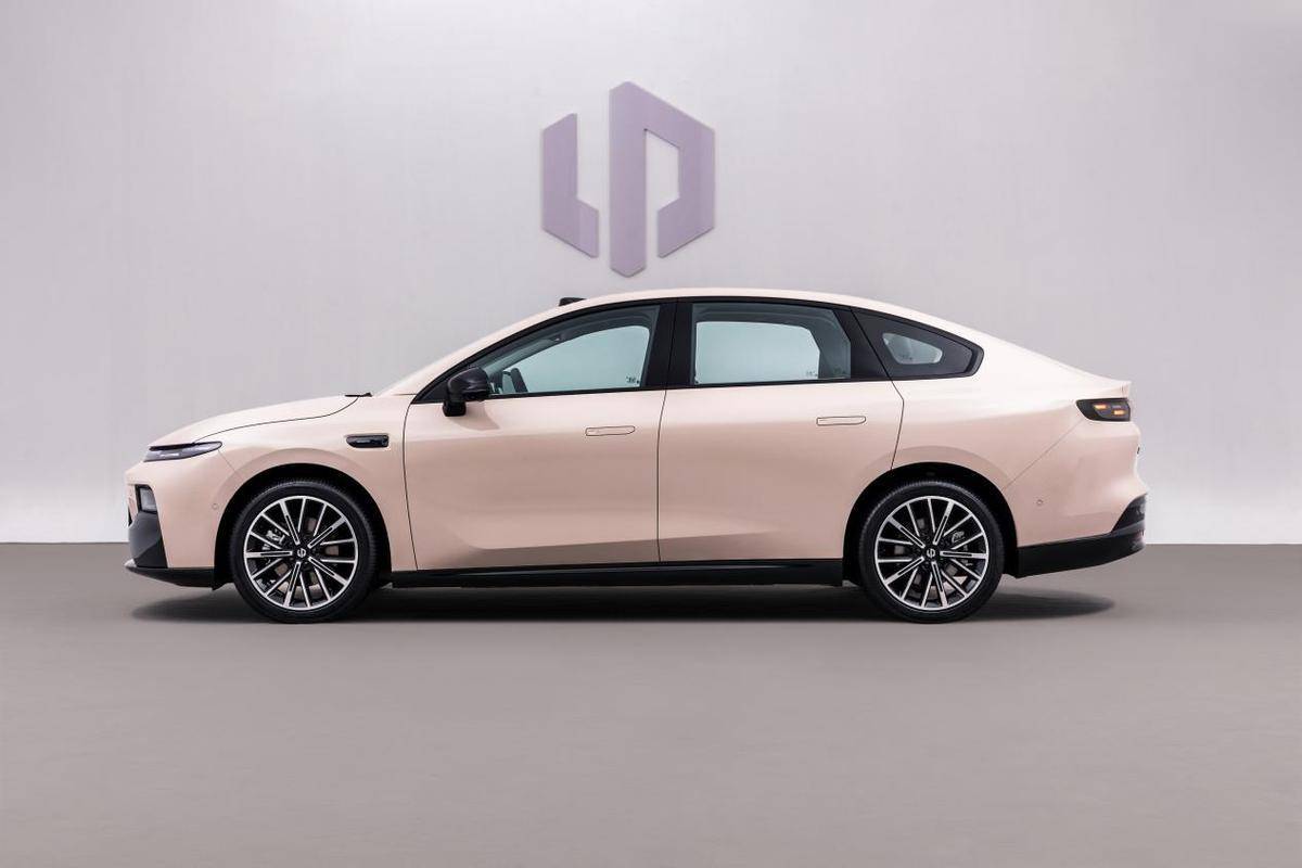 10万级纯电家轿新选择 零跑B01售价8.98万起_搜狐汽车_搜狐网