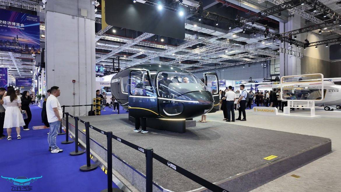 沃飞长空携AE200 eVTOL全新座舱亮相2025国际低空经济博览会_搜狐汽车_搜狐网
