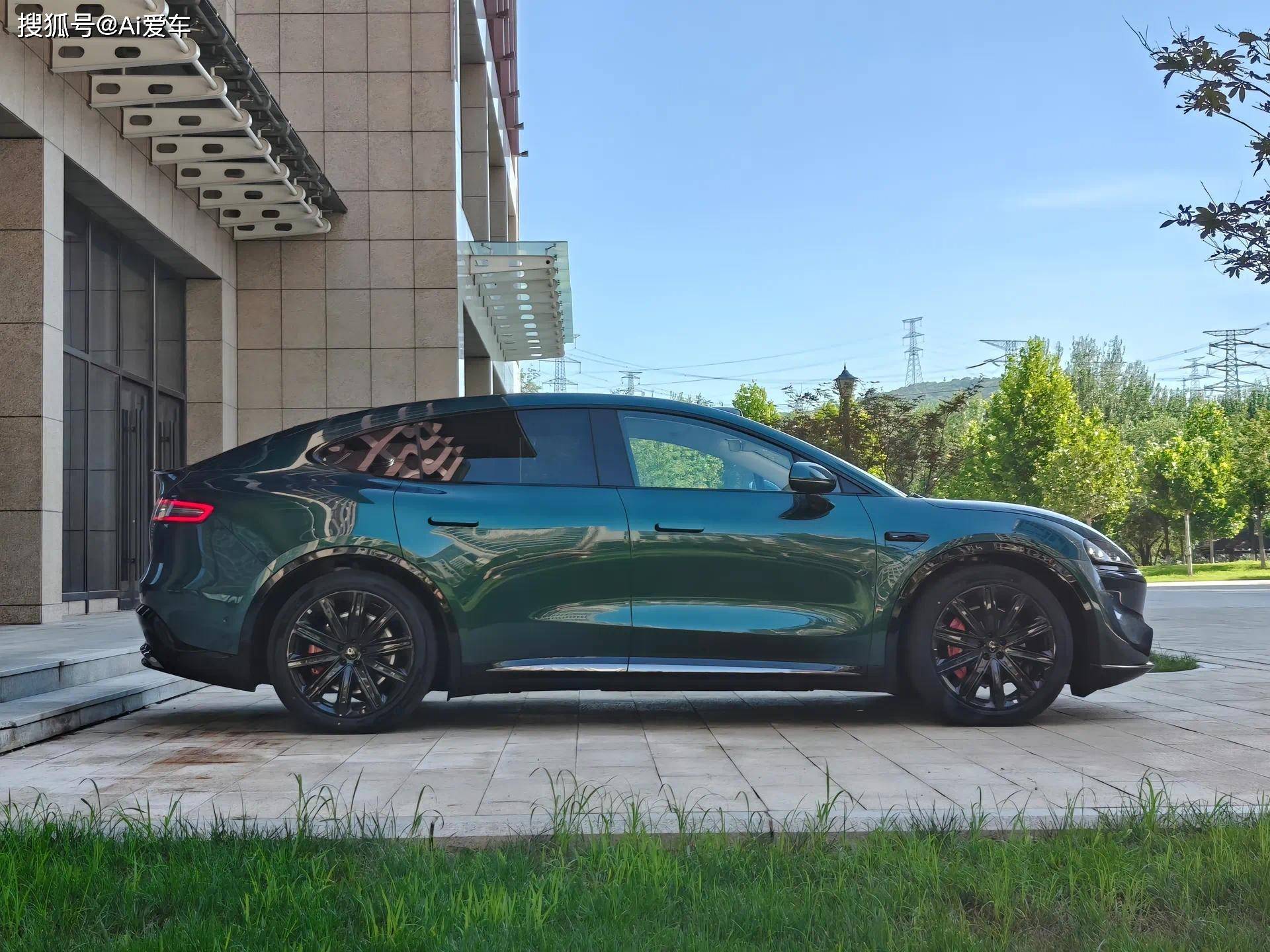极光绿+ADS 4加持！新智界R7实车曝光，气场比M8还狠