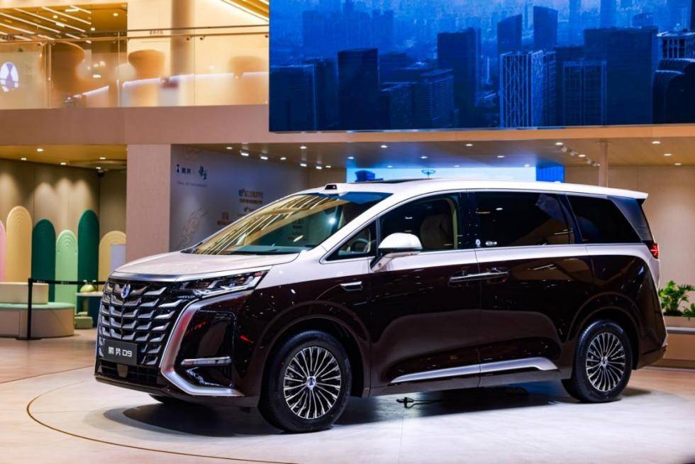 成都车展加推4款型，“MPV销冠”D9助力腾势汽车同比增长29.2%_搜狐汽车_搜狐网