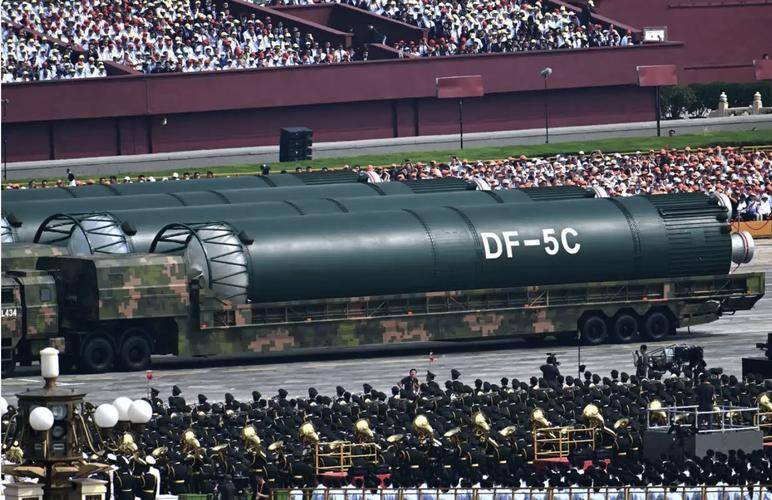 东风快递直达全球！DF-5C射程超2万公里，10弹头碾压美军民兵III_搜狐汽车_搜狐网