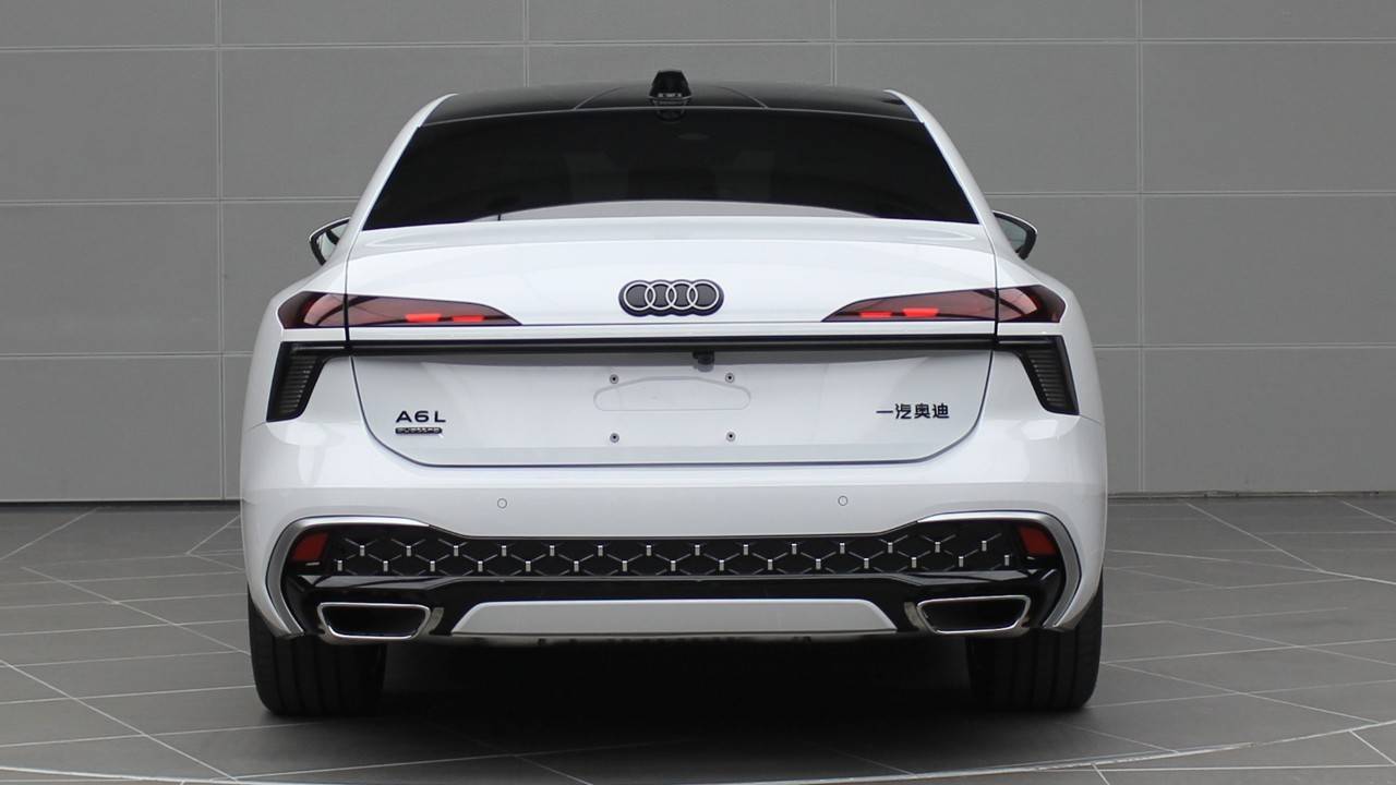 全新奥迪A6L 实车：外观大变样轴距超 3 米，带智能辅助驾驶小蓝灯？