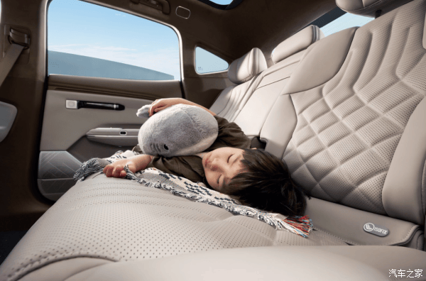 价格差1.8万、权益更丰富，昊铂HT对比智己LS6怎么选？_搜狐汽车_搜狐网