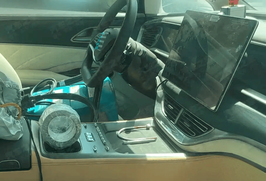 新款腾势D9谍照曝光，内饰接近腾势N8L风格，2026年上市_搜狐汽车_搜狐网