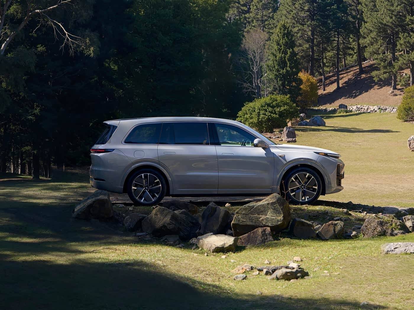 “陆家嘴揽胜”登场！智己LS9能否撼动理想L9的市场地位？_搜狐汽车_搜狐网