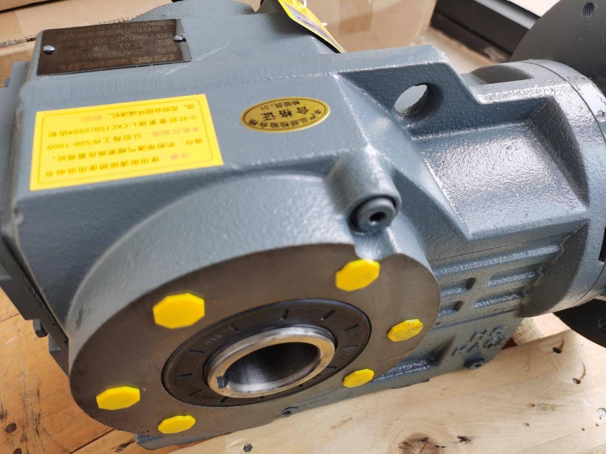 F157-Y22KW-4P减速机F157-Y37KW-4P-95.88-M1-90卡簧型号是多少