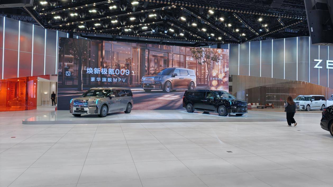 可旋转座椅上车 还有900V架构+3.9秒破百！ 焕新极氪009开启预售_搜狐汽车_搜狐网