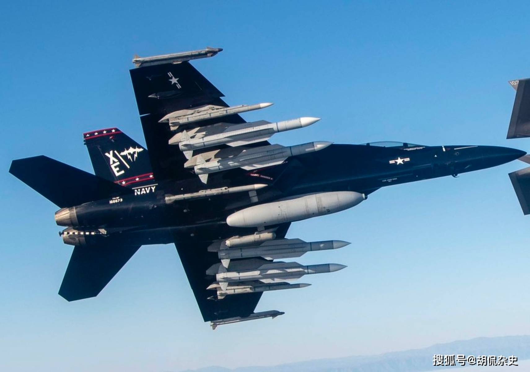 F/A-18F“Vandy 1”携带4枚AIM-174B导弹