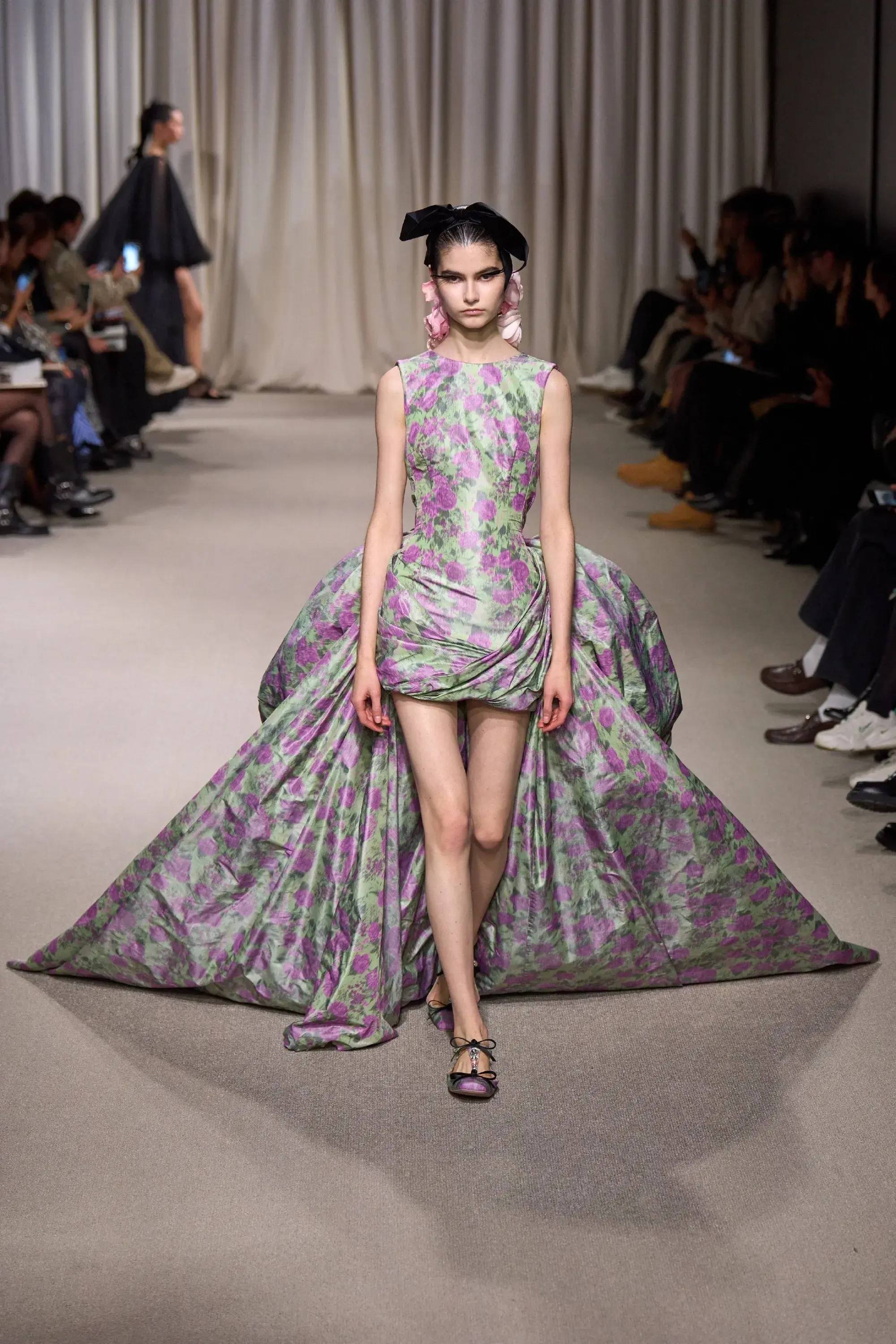 Giambattista Valli 2024春夏高定系列大秀-搜狐大视野-搜狐新闻