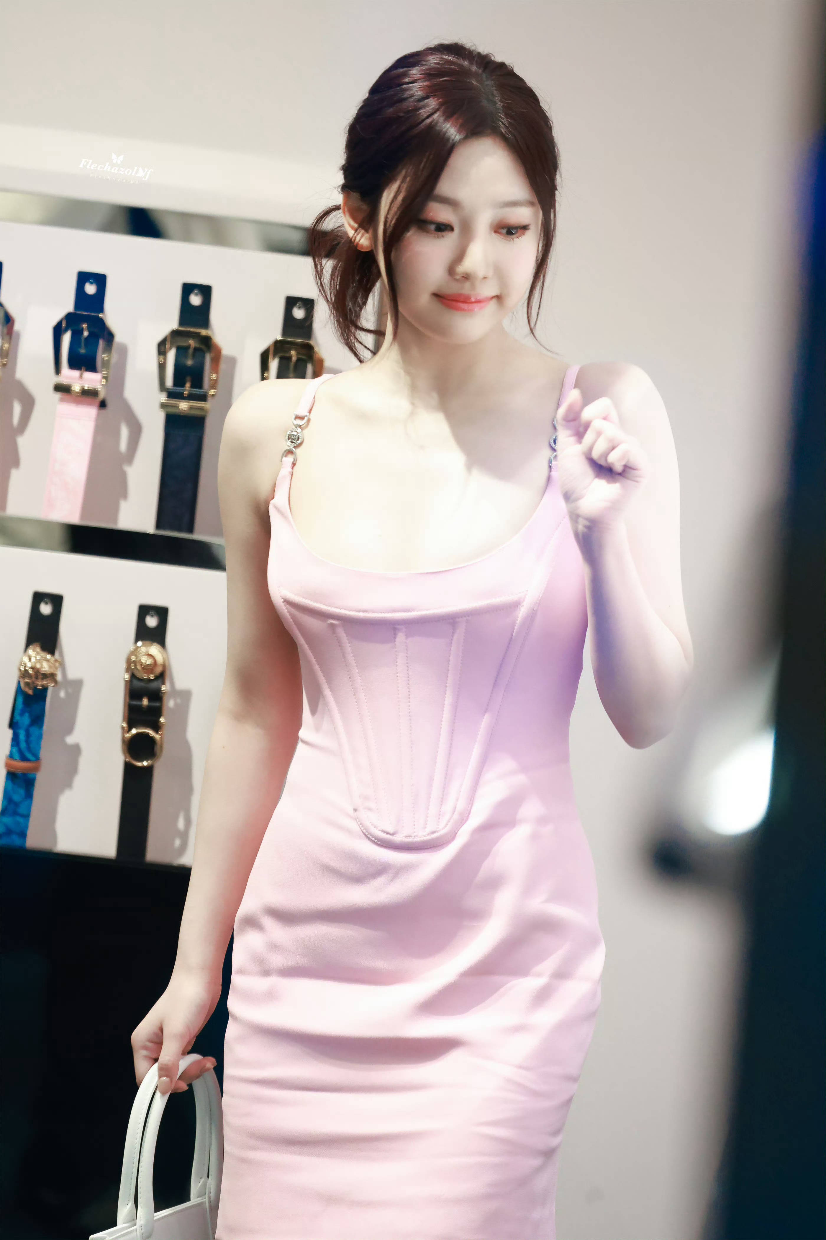 宁艺卓穿吊带身材凹凸有致 笑容甜美傲人上围吸睛-搜狐大视野-搜狐新闻