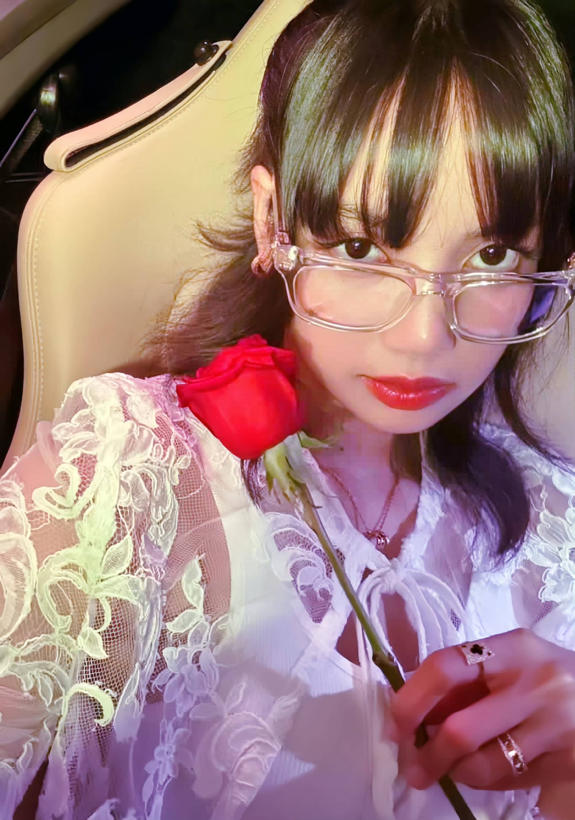 Lisa疯马秀后身价暴涨，新歌身着超短热裤，身材火辣像小野猫 -6parkbbs.com