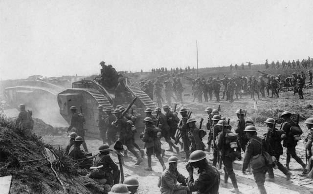 一战时期这些稀奇古怪的武器照片，很多人应该都没见过_士兵_德国通讯_装甲列车