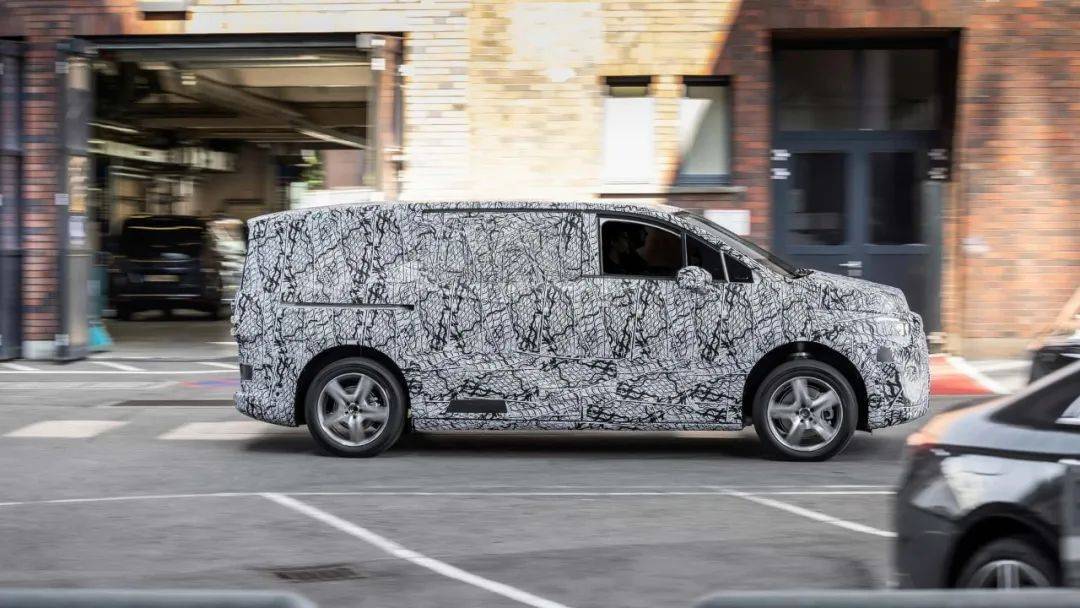 奔驰全新纯电MPV，2025亮相专治高端出行难题！_搜狐汽车_搜狐网