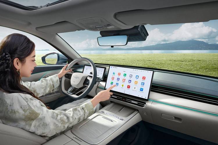 奇瑞风云A8L CDM上市，中级混动新选择，满电满油续航超2300km！_搜狐汽车_搜狐网