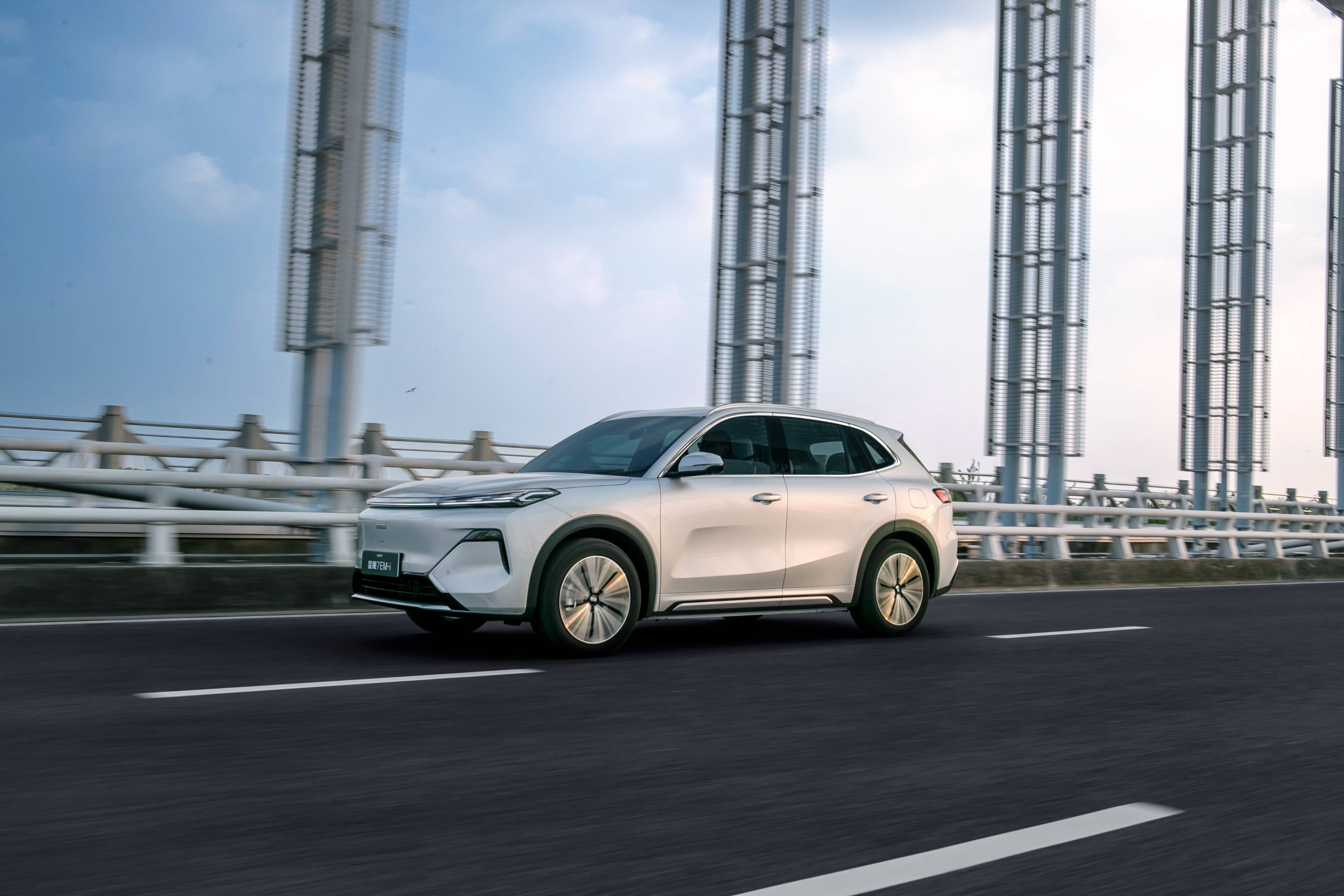 吉利银河星舰7 EMi新车热销，13天交付破万展现新能源实力_搜狐汽车_搜狐网