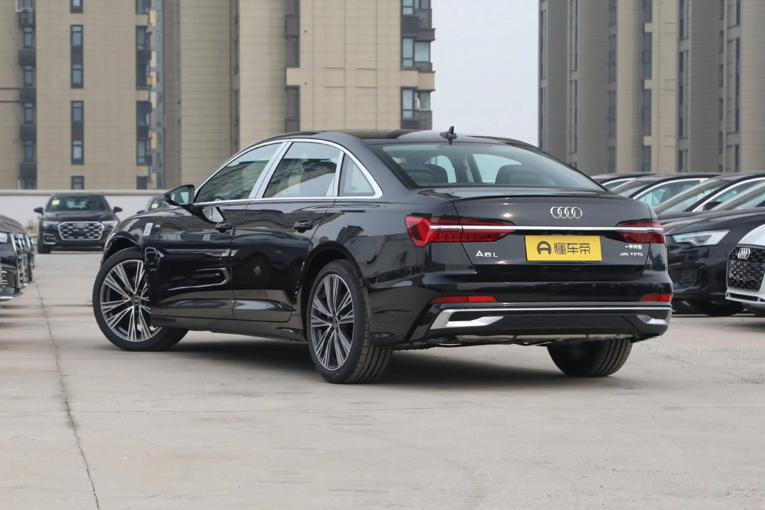 售价45.49万元/标配前排座椅通风 2025款奥迪A6L新版本实车到店_搜狐汽车_搜狐网