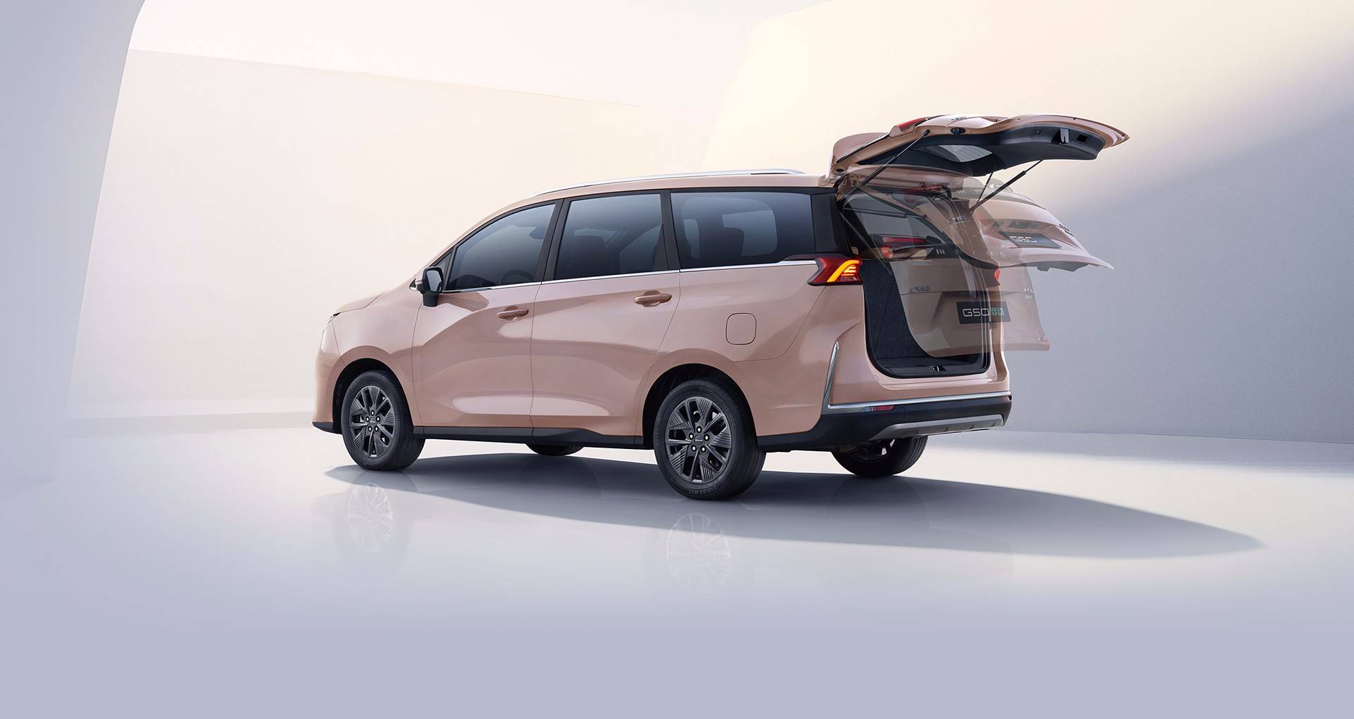 这诚意如何？上汽大通G50 PHEV限时11.98万元起，1.5L插混MPV_搜狐汽车_搜狐网