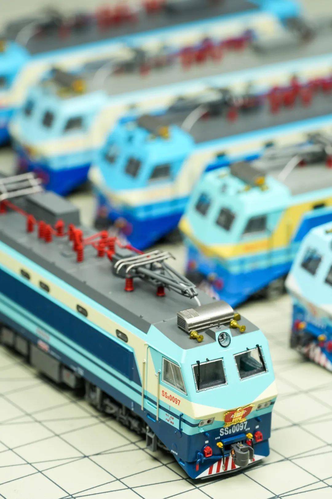 中车文创与长鸣联合开发的首款火车模型SS8上线，被抢购一空_搜狐汽车_搜狐网