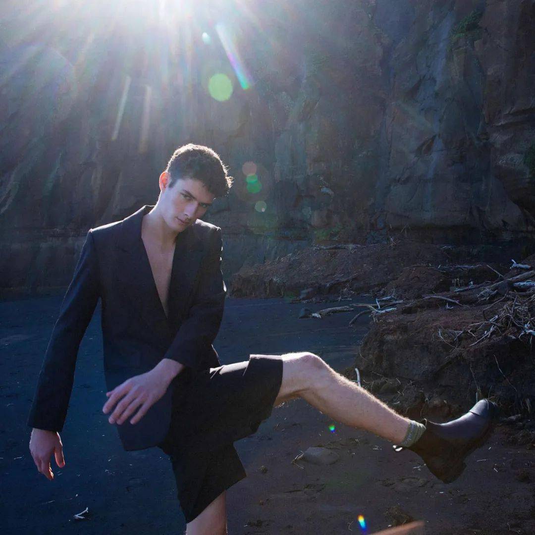 Lorde 的弟弟出道做模特，今年的霸王级新人！_Angelo_新西兰_姐姐