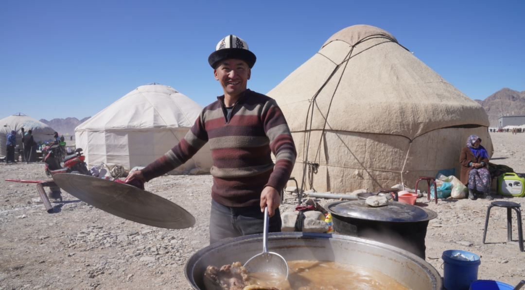 【乡村振兴】赛事不止，美食不停，来一场舌尖上的赛马刁羊！_比赛_哈拉峻乡_烤包子