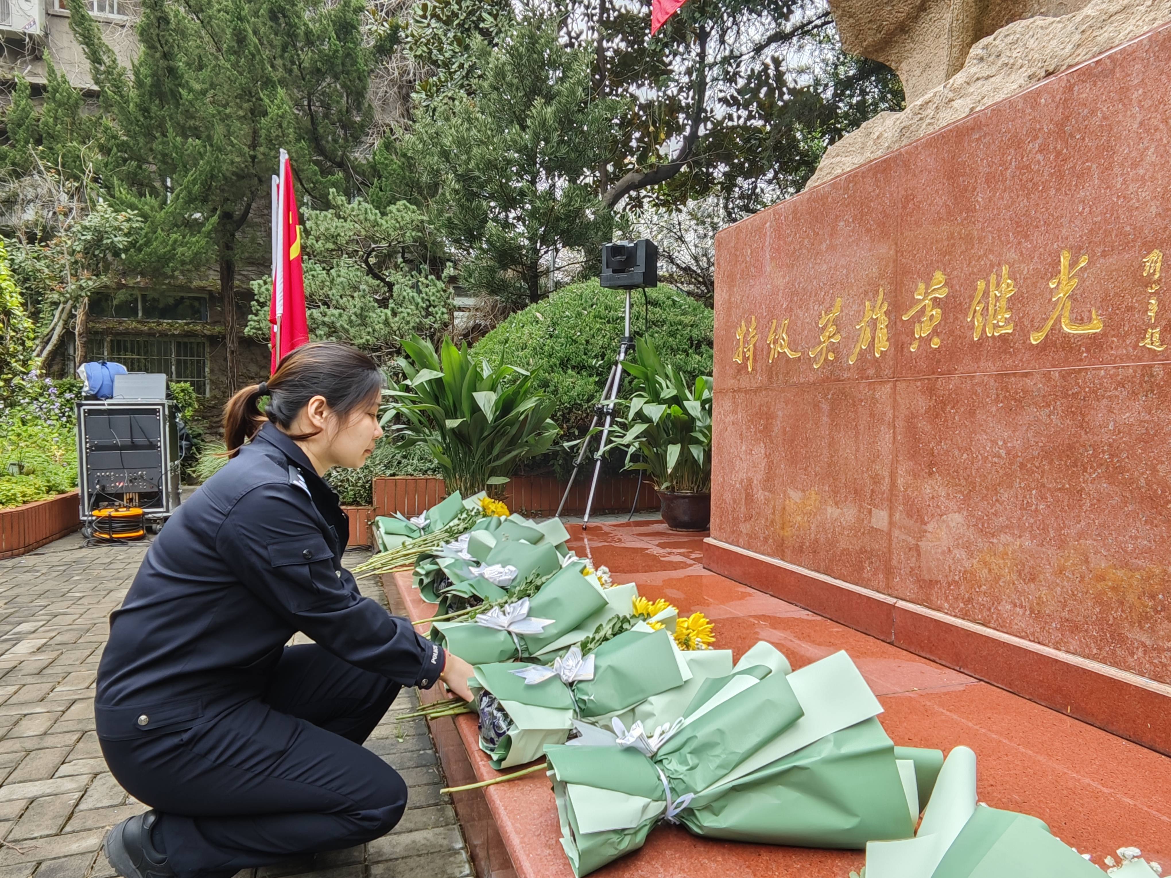 致敬、缅怀、奋进！上海市公安局开展英烈祭扫活动_青年_卫士_党和人民