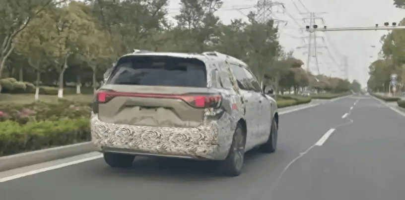 华为问界首款7座SUV曝光，疑似命名问界M8！_搜狐汽车_搜狐网