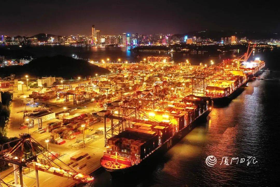 Three 200K-ton vessels berth simultaneously at Xiamen Port_ships_yuan_when