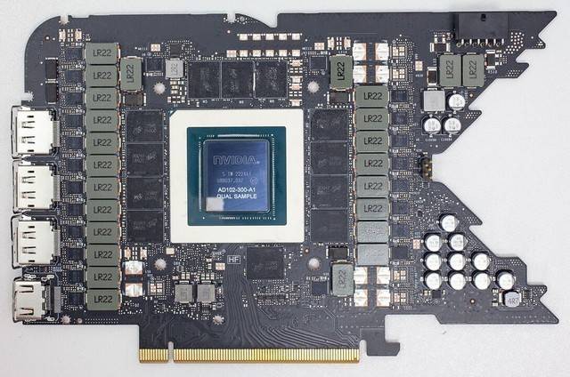 曝 RTX 5090公版采用三块PCB设计 32GB显存_增加到_系列_-bit