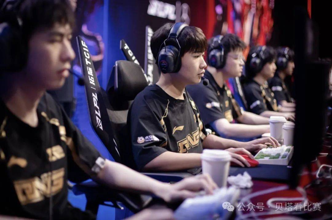 连LGD都打不过！RNG惨遭3连败，排名垫底！粉丝怒斥：中野太菜了_团战_对线_比赛