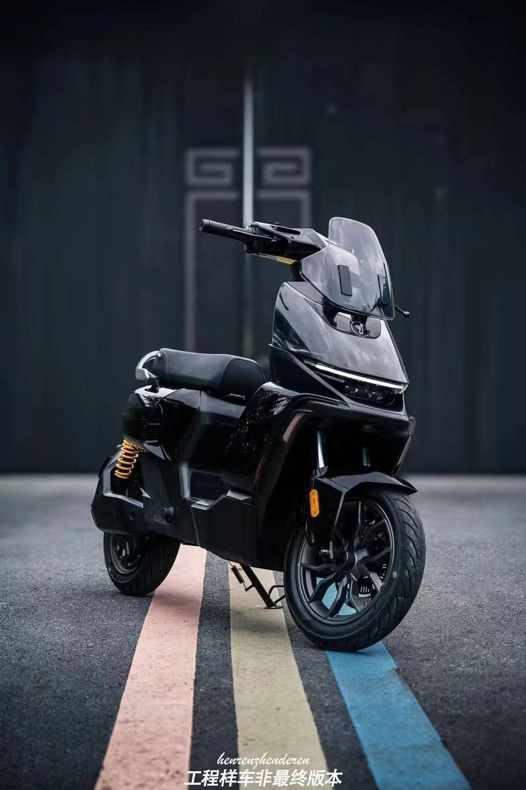 九号机械师二代电动自行车实拍曝光：透明前壳设计、前后双 ABS_搜狐汽车_搜狐网