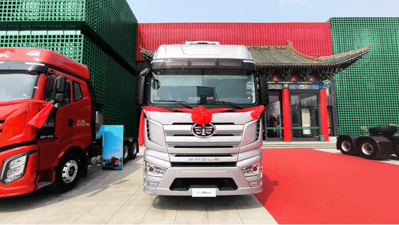 探秘超级重卡，感受J7 600马力LNG牵引车的超凡魅力_搜狐汽车_搜狐网