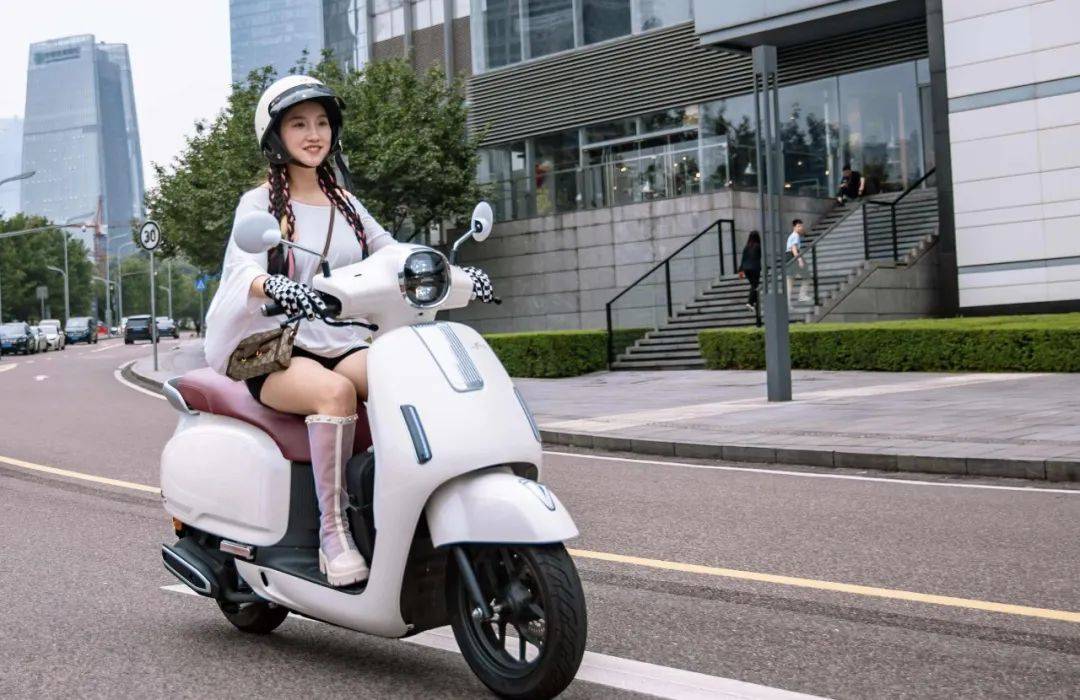 不是花架子，中看也中用，好看且好骑——五羊-本田NW F125测评（下）_搜狐汽车_搜狐网