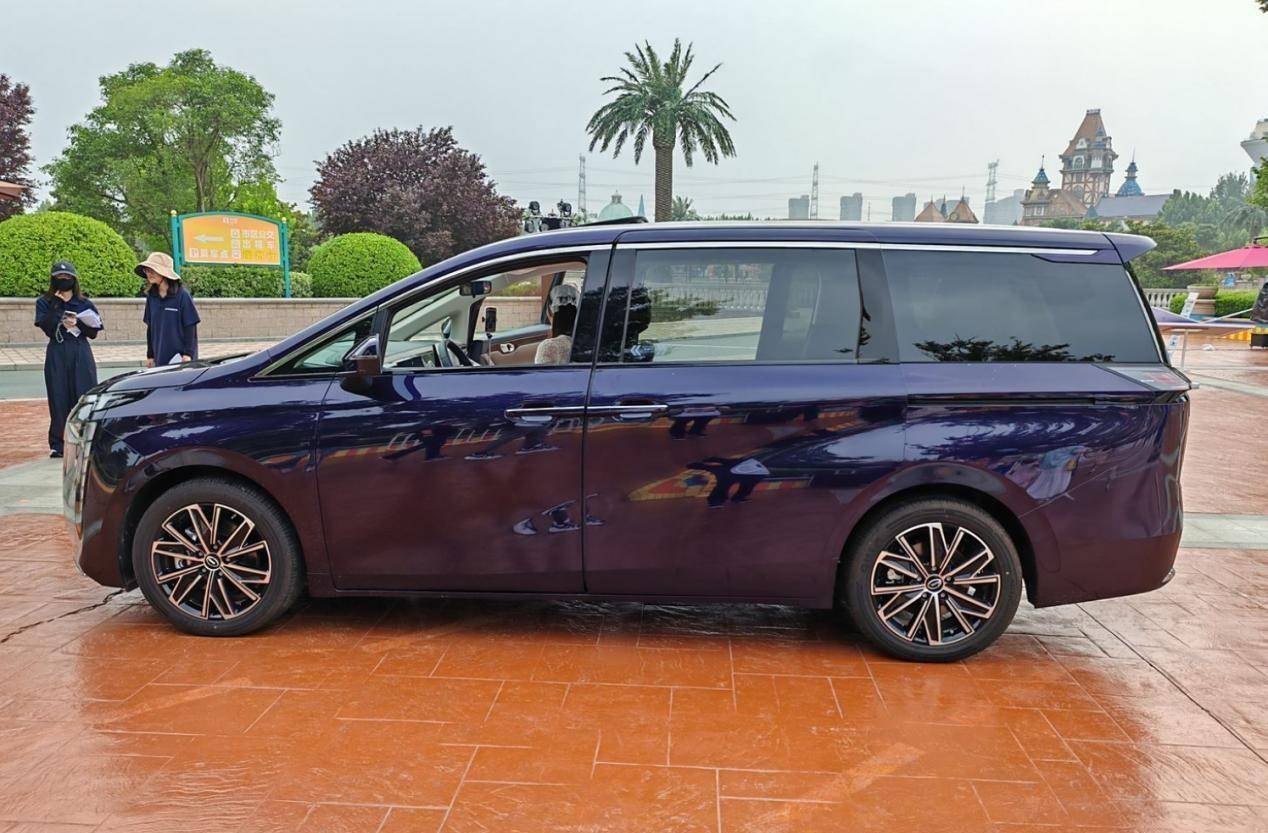 广汽传祺E8 HEV版上市，2+2+3布局，16.68万起_搜狐汽车_搜狐网