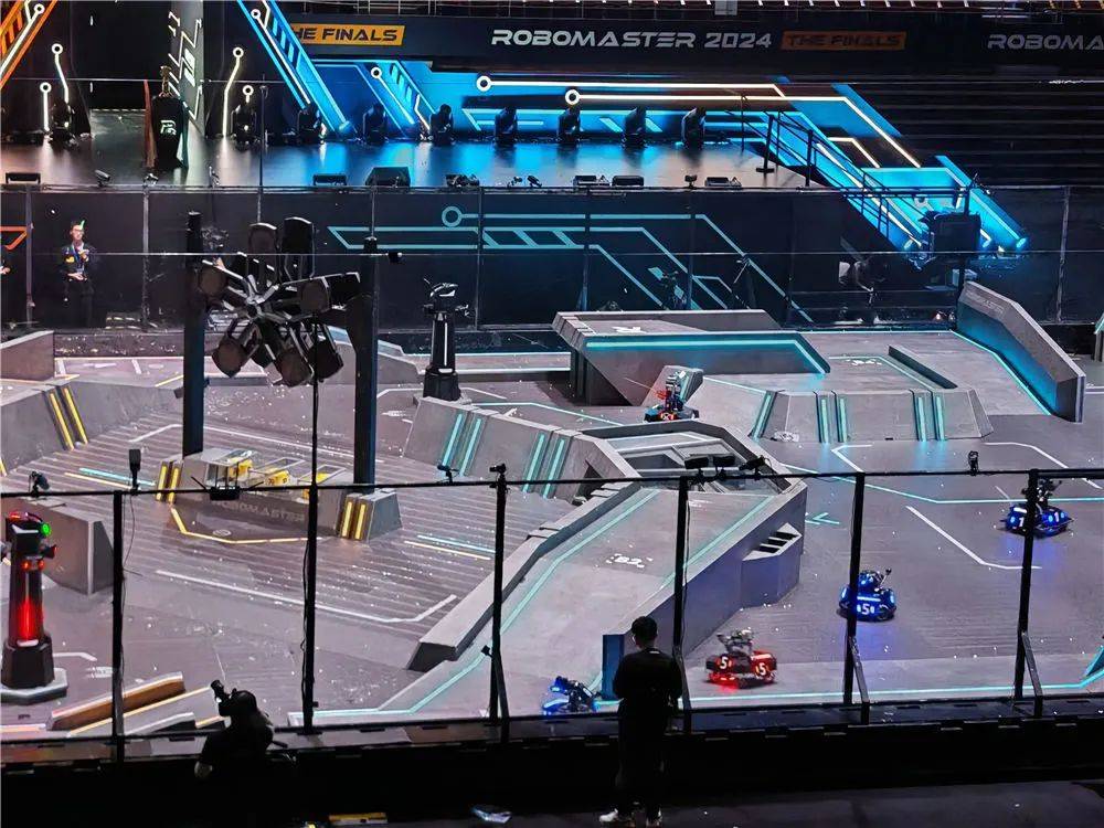感受青年工程师们的活力：RoboMaster 2024机甲大师赛_机器人_参赛_赛事