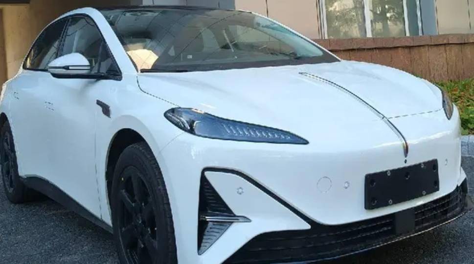 红旗E009亮相工信部申报图，2025年10月投产_搜狐汽车_搜狐网