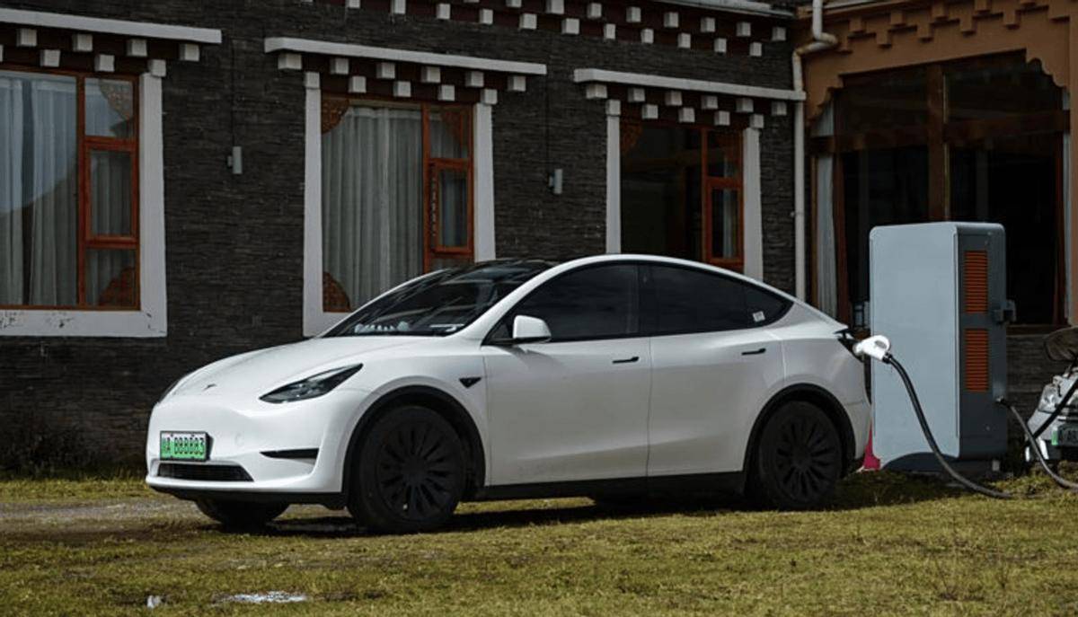 Model Y谍照曝光，分体式大灯亮相，续航突破800km！_搜狐汽车_搜狐网