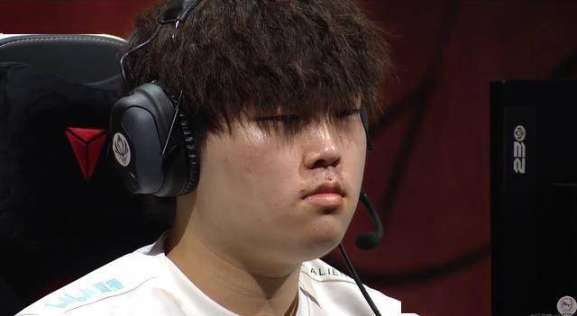 LPL无法逾越的高山！Faker职业11年打完了四代选手_Bin_皇族_队伍