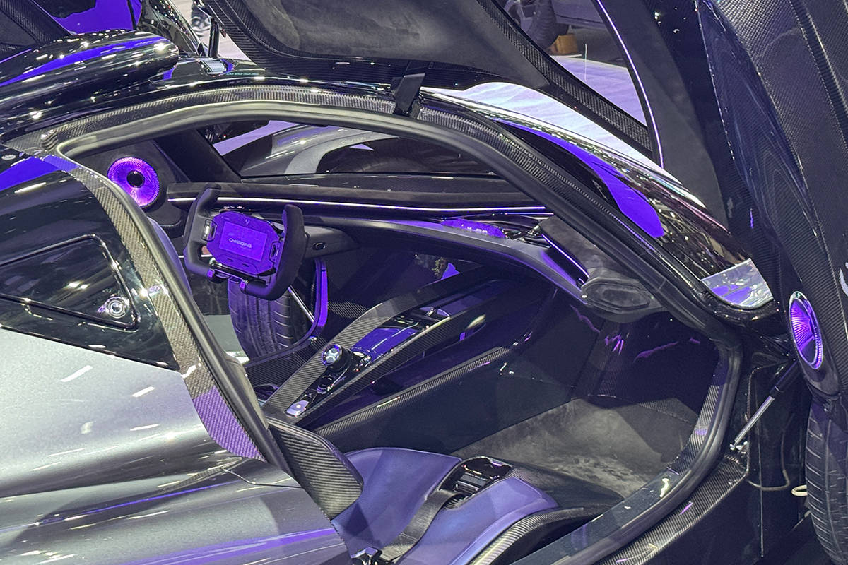 极越ROBO X概念车亮相2024广州车展，鹰翼门设计四电机系统引关注，开启预订热潮_搜狐汽车_搜狐网