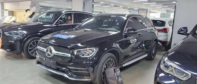 半价买辆21年的奔驰GLC260真的划算吗？扒开胶条我看到了安全隐患_搜狐汽车_搜狐网