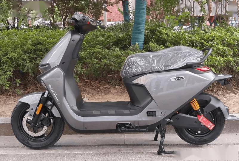 智能电动车大比拼：九号M95C+与极核Ae4，哪款更适合你？_搜狐汽车_搜狐网