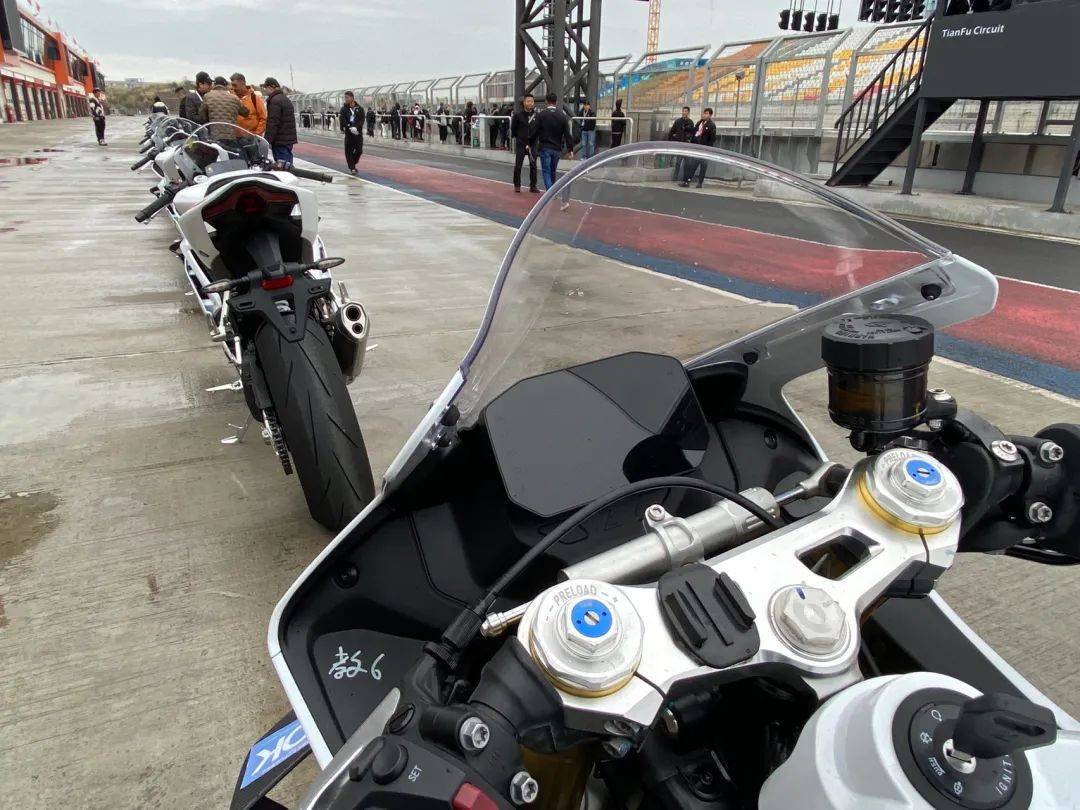 27980起，张雪机车500RR价格官宣！以热爱铸就国产仿赛新高度_搜狐汽车_搜狐网