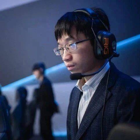 Tabe畅聊电竞生涯：皇族往事，Uzi的变化_Xiaohu_选手_队伍