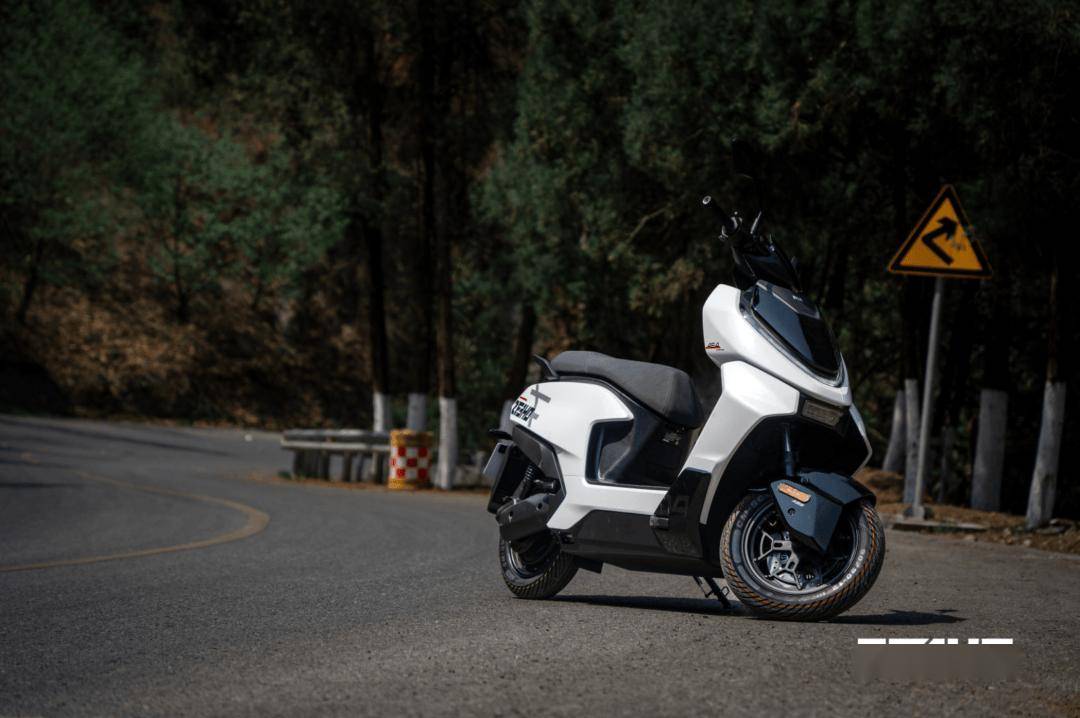 新款极核AE4首次媒体试驾：同级别碾压，以极限思维打造极限好车_搜狐汽车_搜狐网